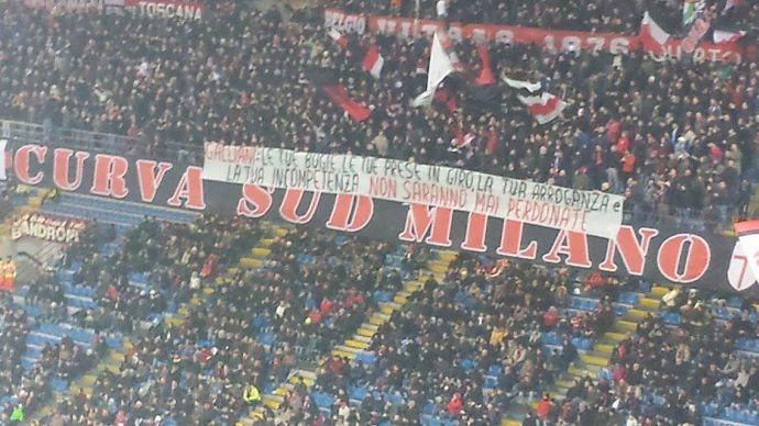 FOTO Milan, striscione contro Galliani: 'Incompetenza imperdonabile ...
