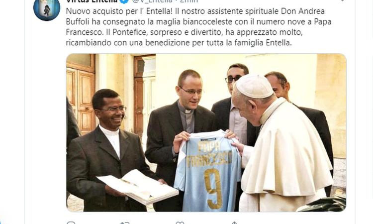 Papa Francesco giocatore dell'Entella: ecco la maglia numero 9 FOTO ... Papa Francesco giocatore dell'Entella: ecco la maglia numero 9 FOTO ...