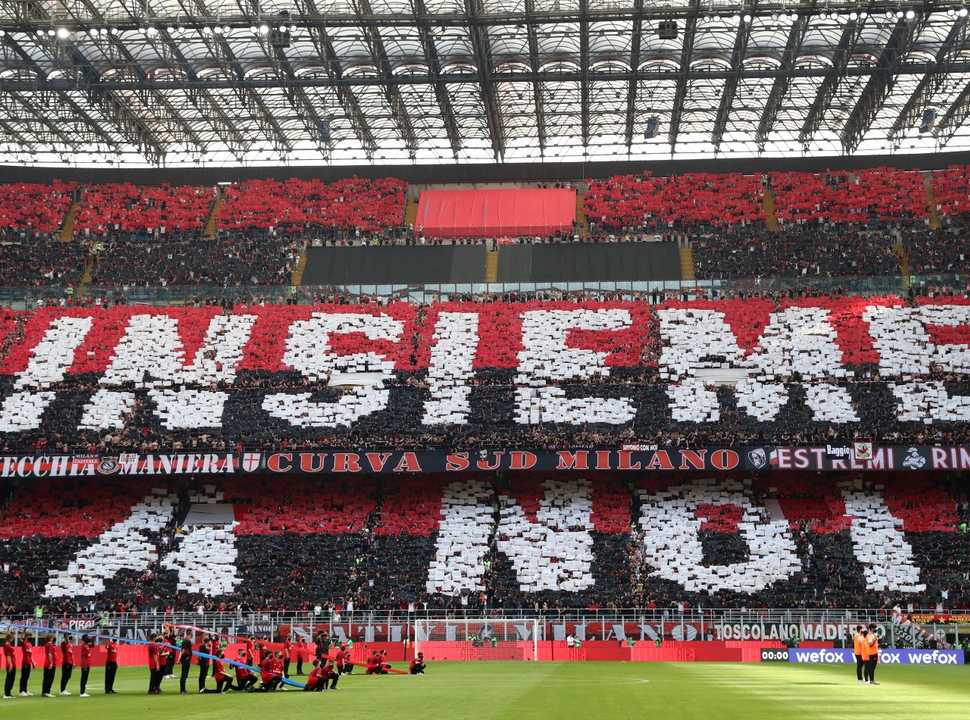 Milan, coreografia da brividi in tutto San Siro: 'Forza lotta insieme a noi' FOTO | Serie A ...