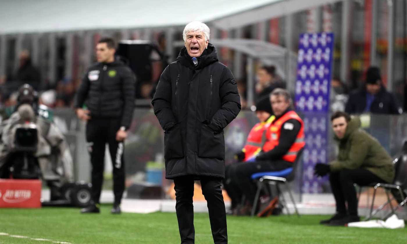 Gasperini perde le staffe: lancia un panino contro tifosi che lo ... Gasperini perde le staffe: lancia un panino contro tifosi che lo ...