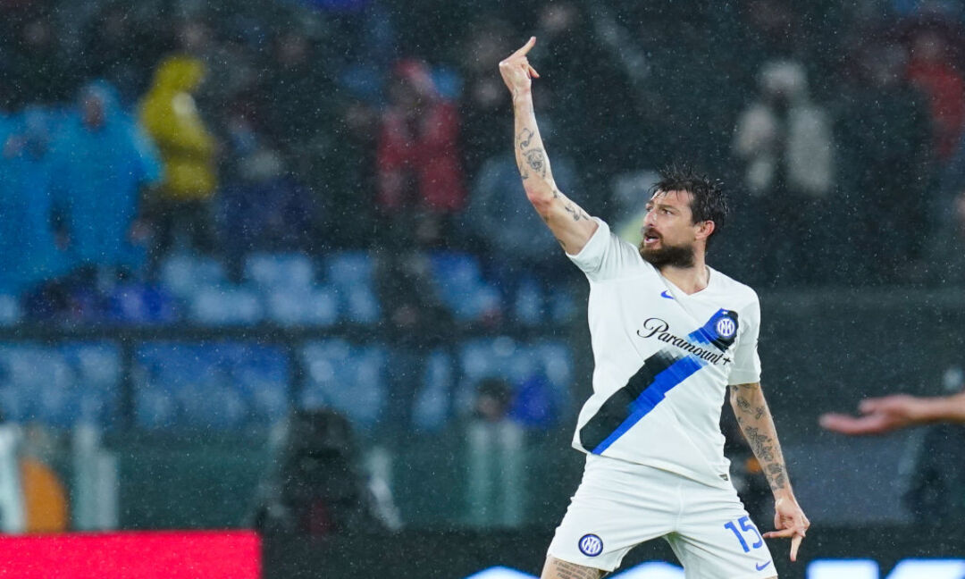 L'Inter patteggia per il dito medio di Acerbi e per il comportamento di ...