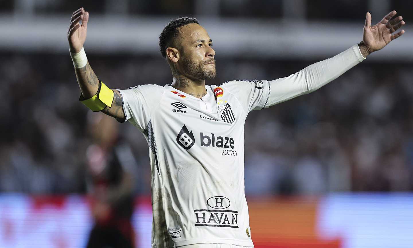Neymar è tornato in campo con il Santos: la 10 di Pelé e i selfie degli ...