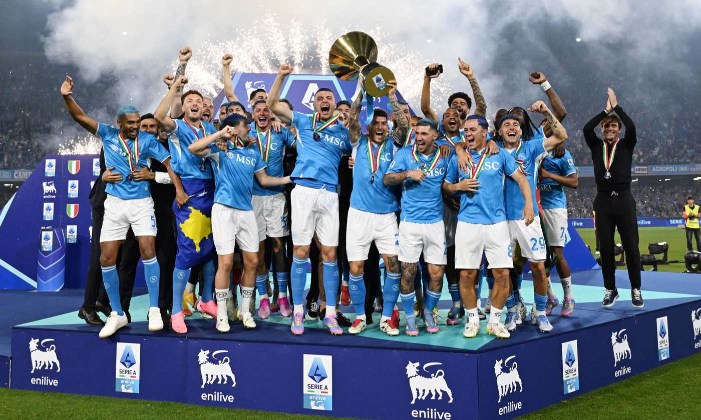 Il Napoli è campione d'Italia per la quarta volta nella storia! 2-0 al Cagliari, Conte vince lo ...